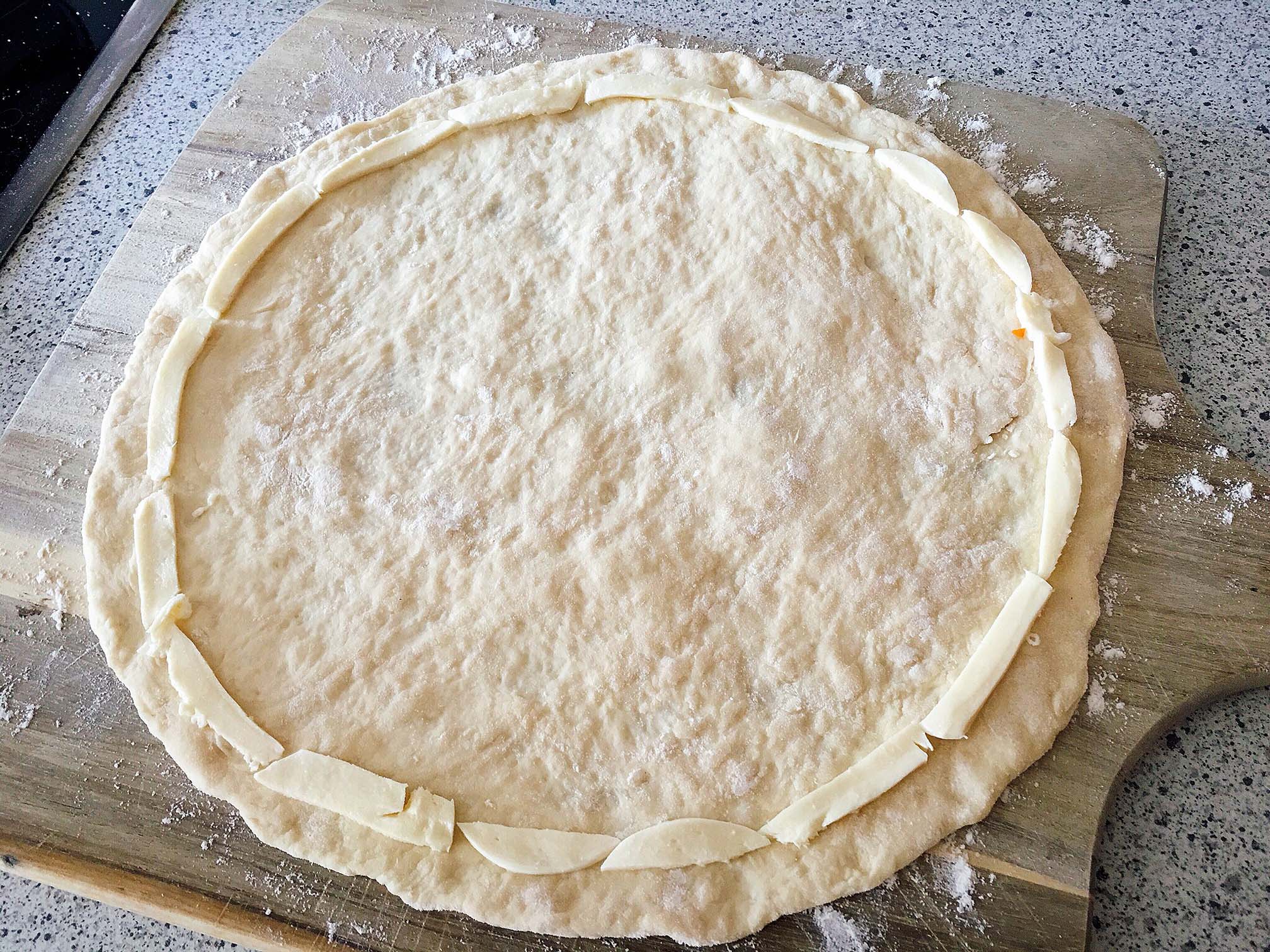 Cheesy Crust Pizza with stuffed cheese crust | Pizzarecipe.org