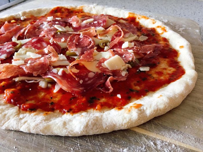 Cheesy Crust Pizza with stuffed cheese crust | Pizzarecipe.org