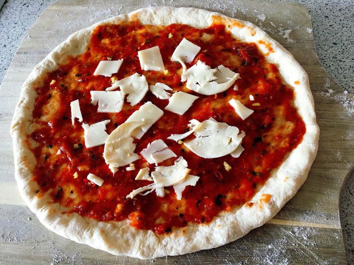 Cheesy Crust Pizza with stuffed cheese crust | Pizzarecipe.org