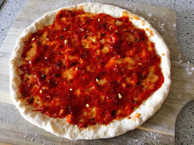 Cheesy Crust Pizza with stuffed cheese crust | Pizzarecipe.org